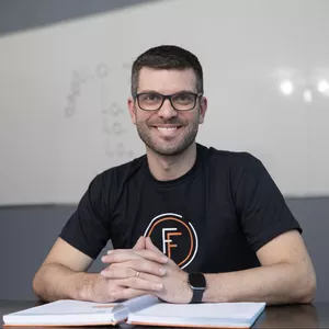 [Física sob Controle] com o Prof. Dr. Frezza - Professor Frezza | H...